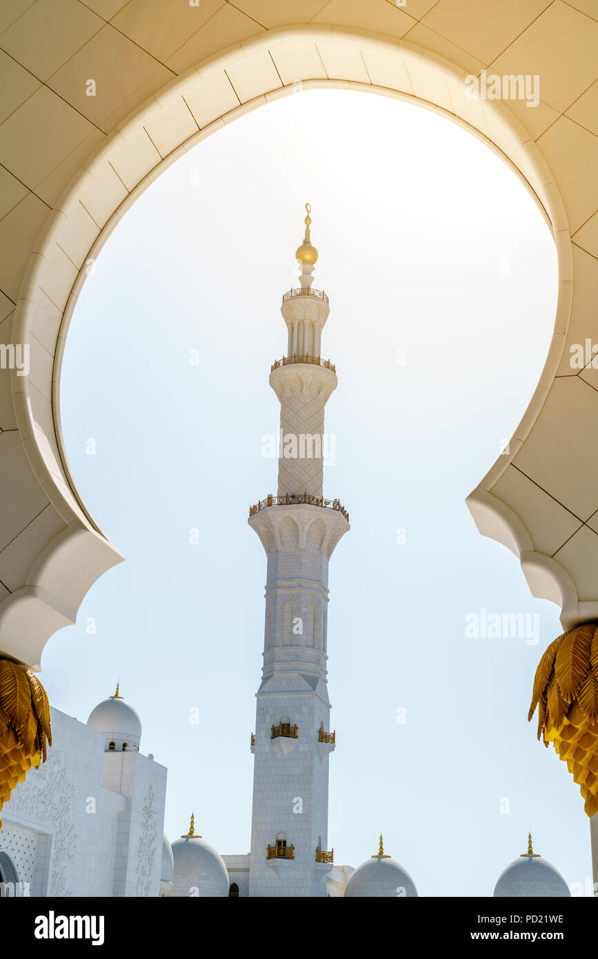 Sheikh zayed grand mosque hi-res stock photography and images - Alamy