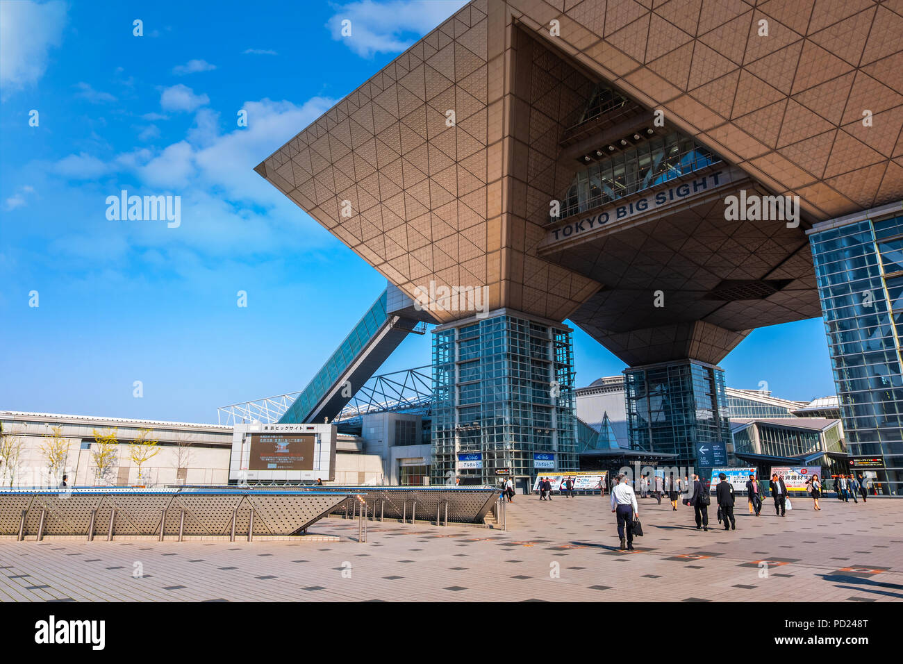 Tokyo big sight conference tower hi-res stock photography and images ...
