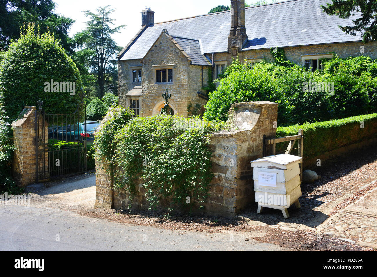 Luxury home exterior uk hi-res stock photography and images - Alamy
