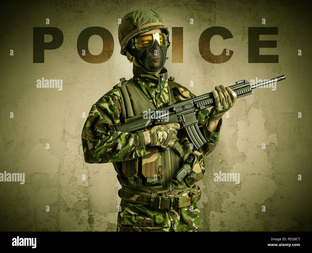 Tactical Police Officer Stock Photos & Tactical Police Officer Stock ...