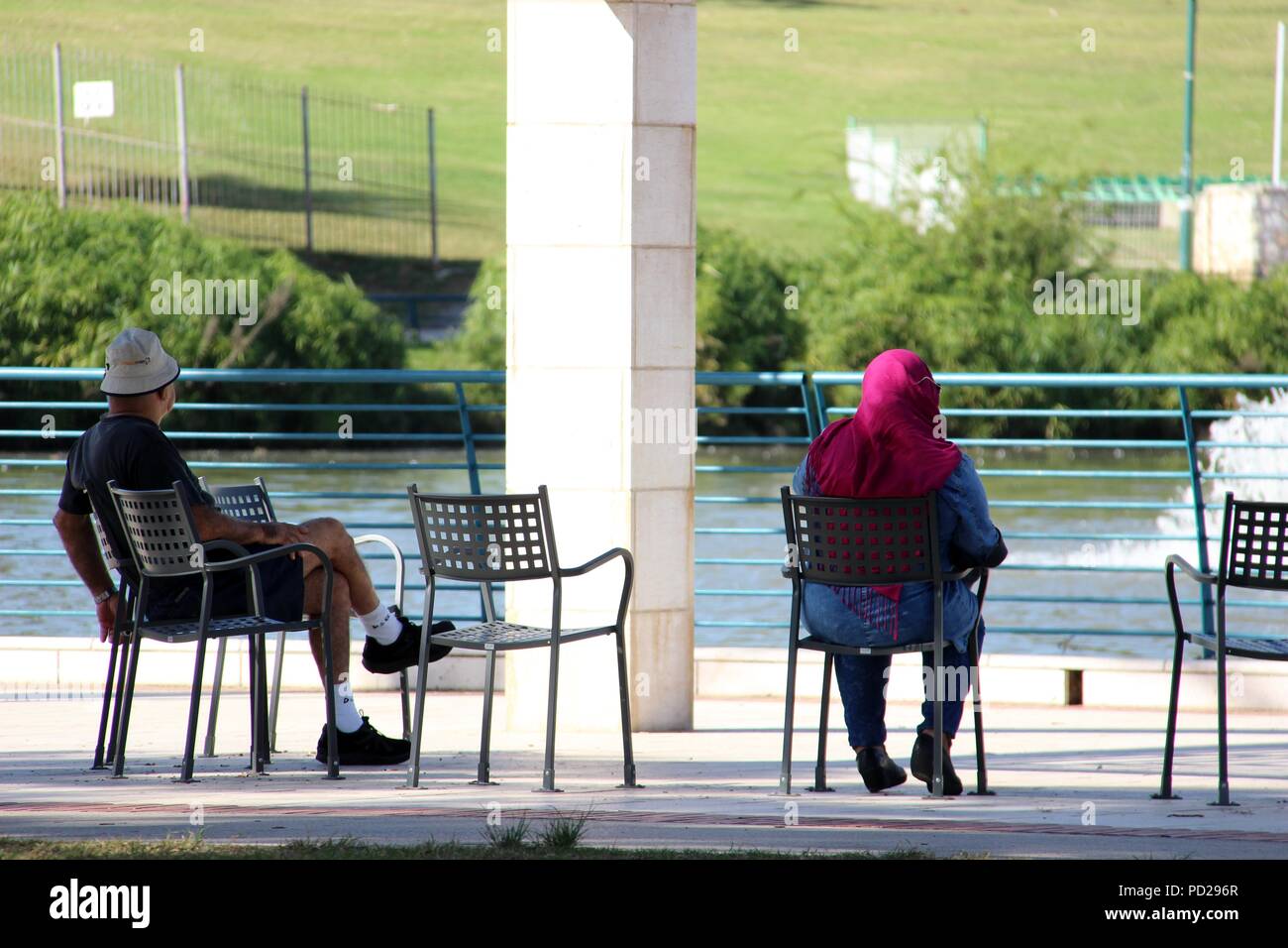 Two people sit on chairs hi-res stock photography and images - Alamy