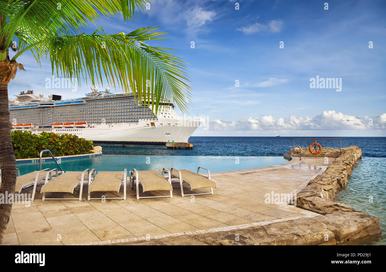 Cruise Ship in port Stock Photo - Alamy