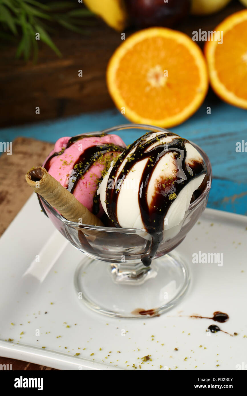 İce Cream in Glass Bowl Stock Photo - Alamy