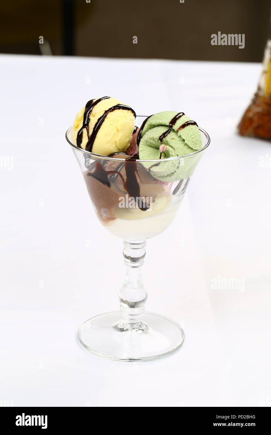 İce Cream in Glass Bowl Stock Photo - Alamy