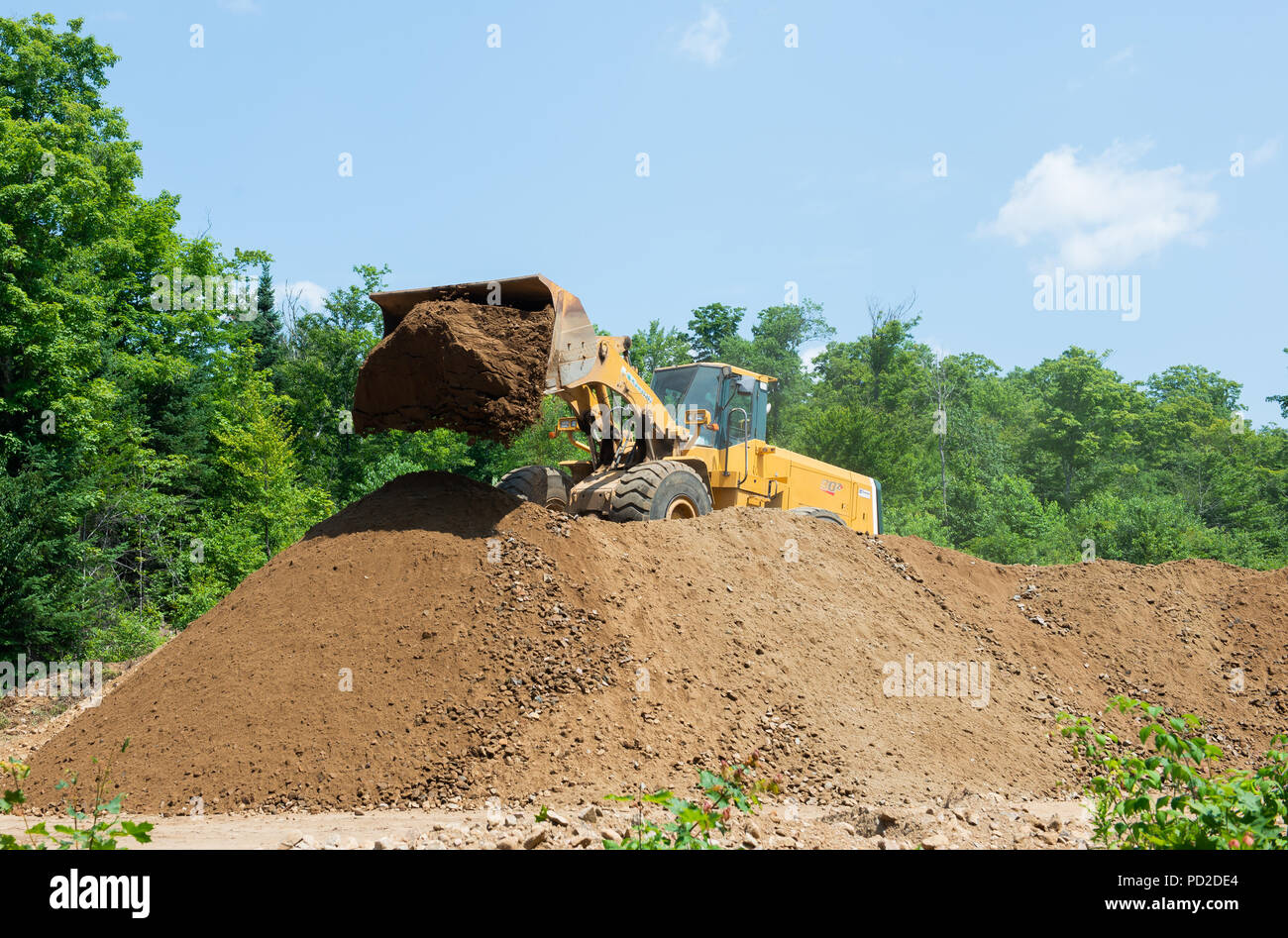 Crushed building hi-res stock photography and images - Alamy