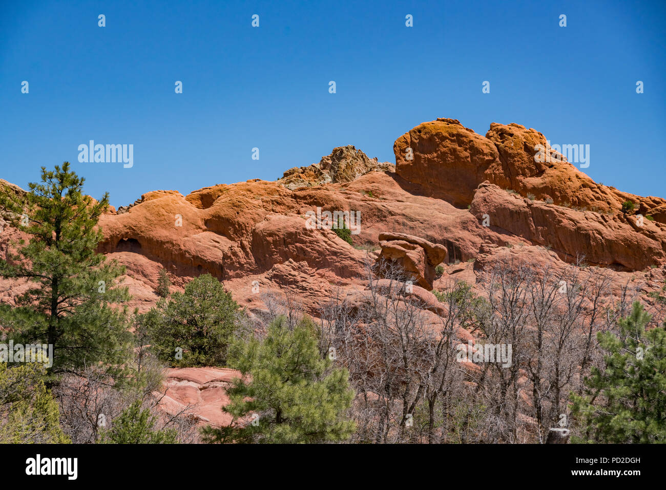 Beautiful landscape of the famous Garden of the Gods at Manitou Springs ...