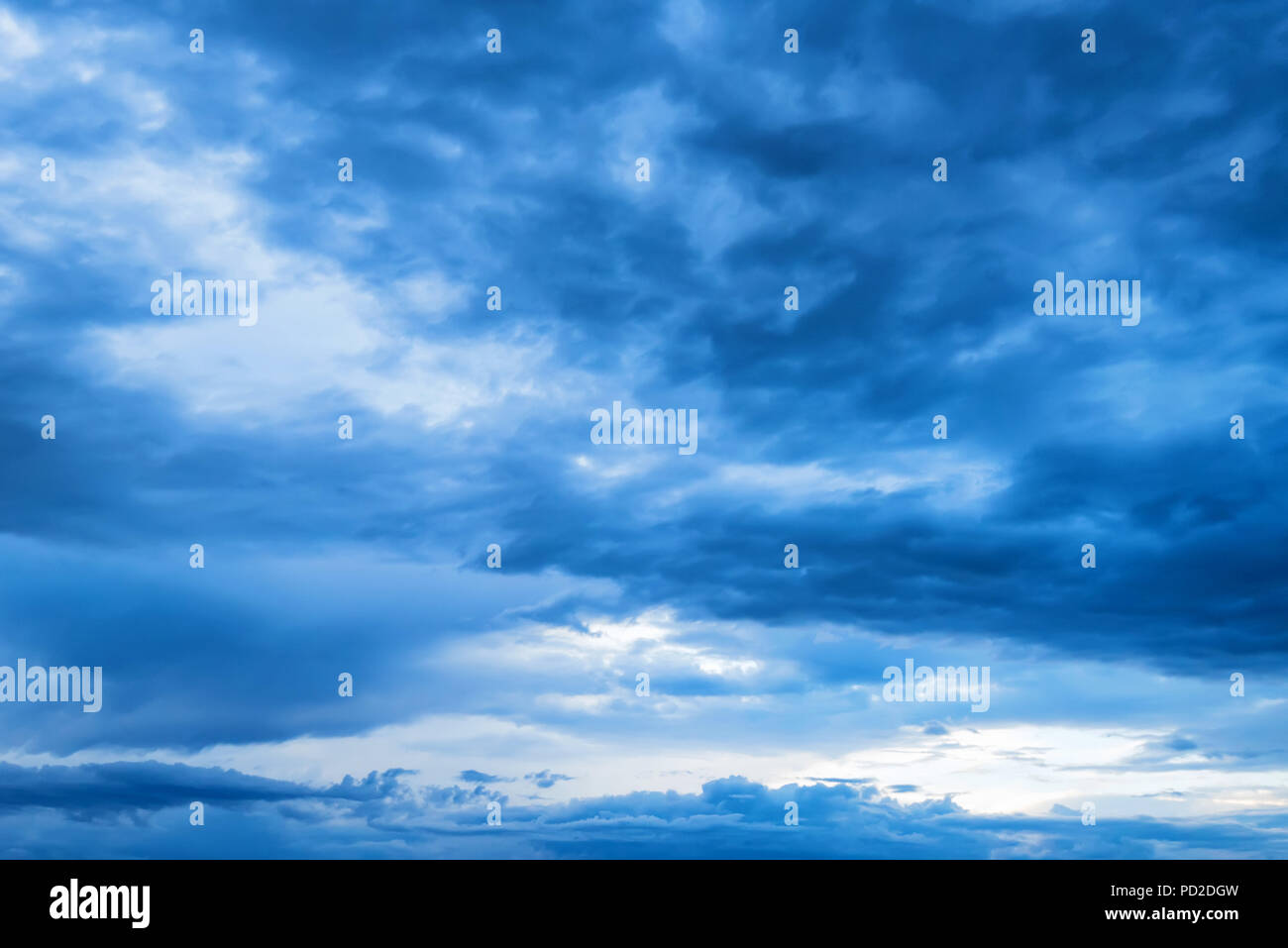 Dramatic skyscape before rain Stock Photo - Alamy