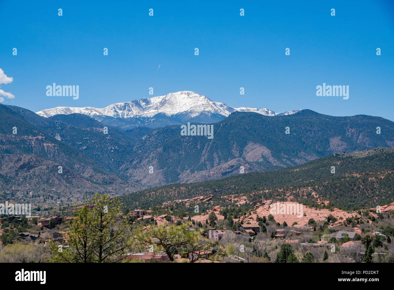 Beautiful landscape of the famous Garden of the Gods at Manitou Springs ...