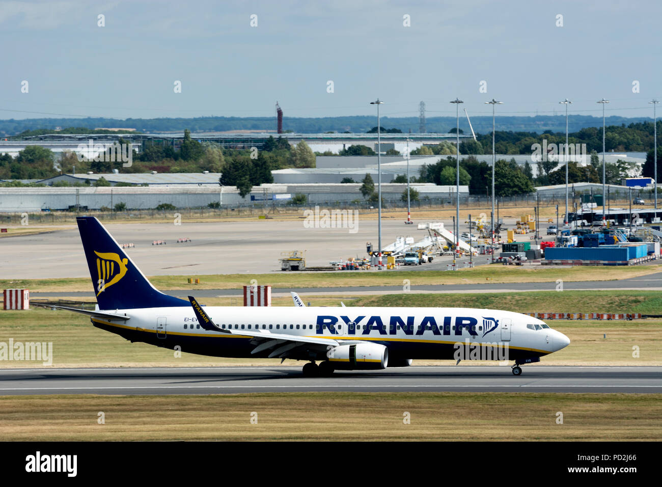 Side view 737 hi-res stock photography and images - Alamy