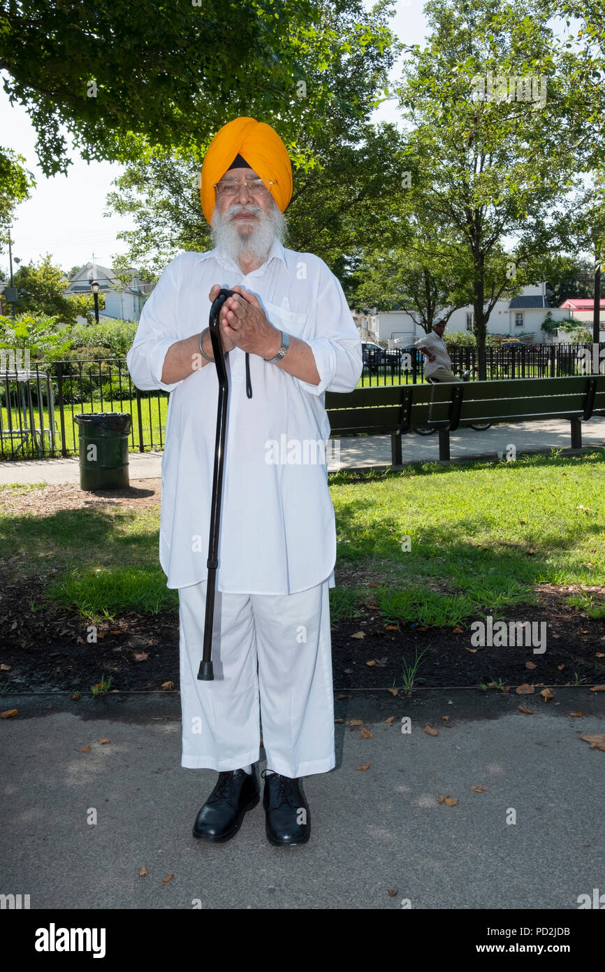 Traditional sikh clothes hi-res stock photography and images - Alamy