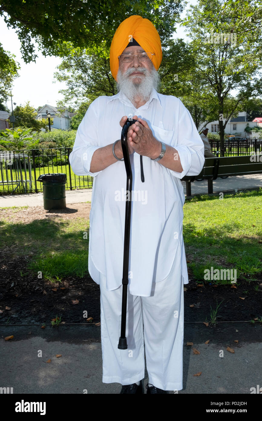 Traditional sikh clothes hi-res stock photography and images - Alamy