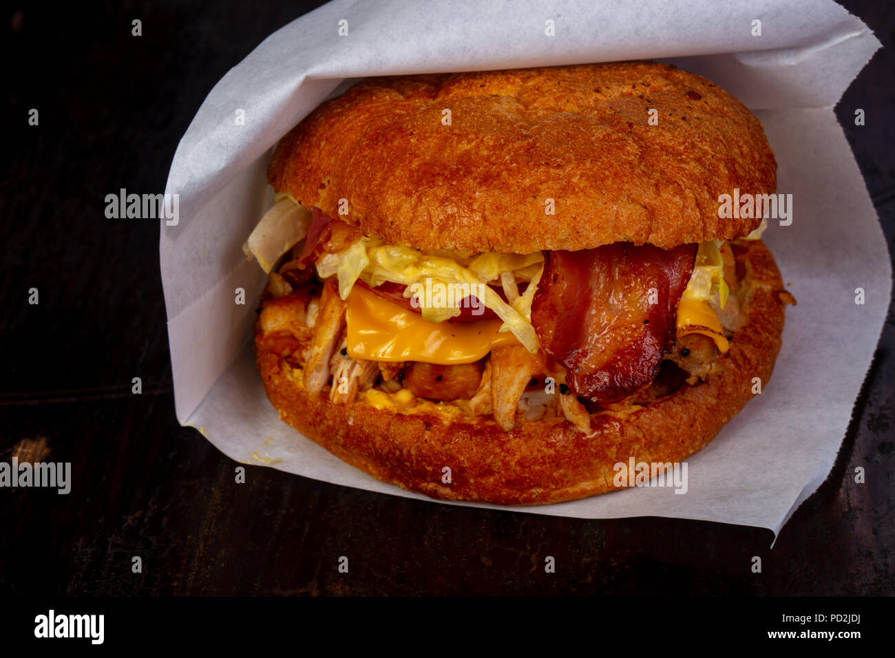 Bugrer with chicken and bacon Stock Photo - Alamy