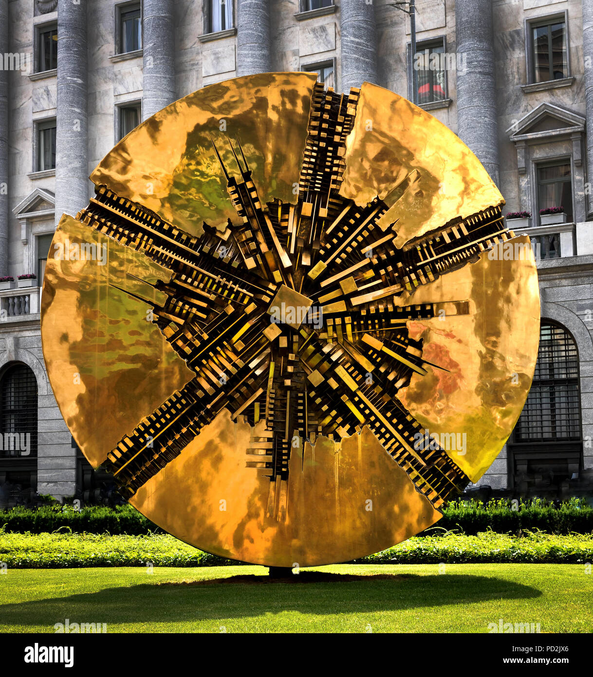 Ruota solare hi-res stock photography and images - Alamy