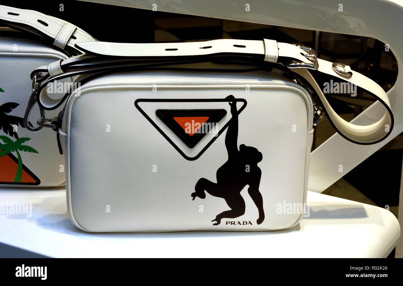 Shop window display italian shoe hi-res stock photography and images ...