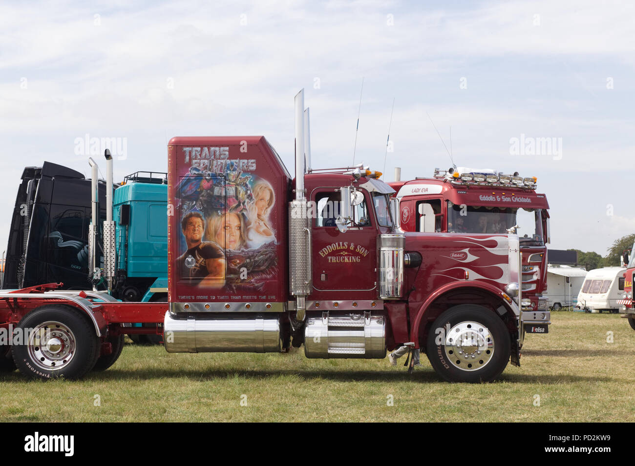American lorries hi-res stock photography and images - Alamy