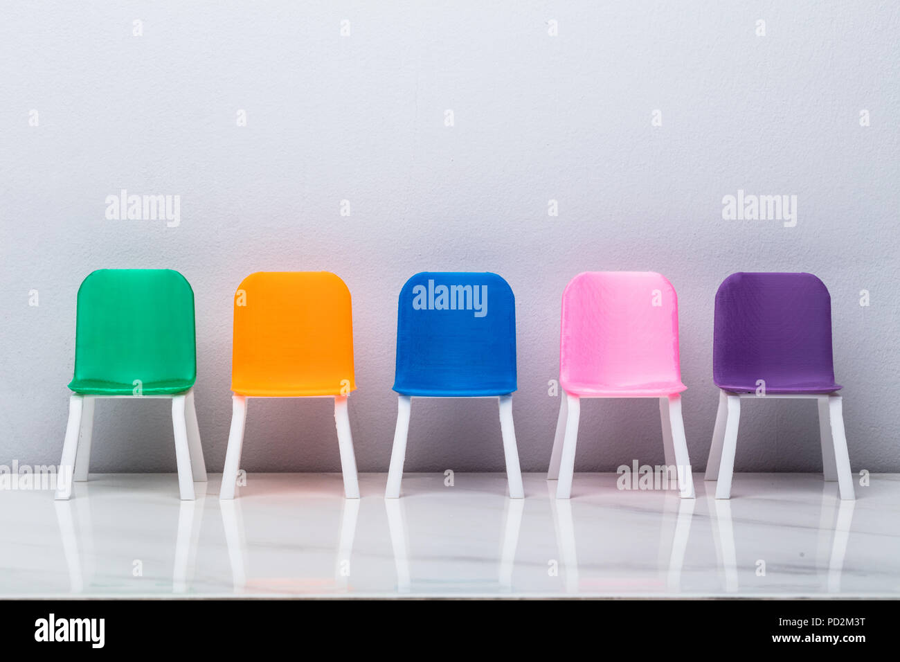 Row of empty small chairs hi-res stock photography and images - Alamy