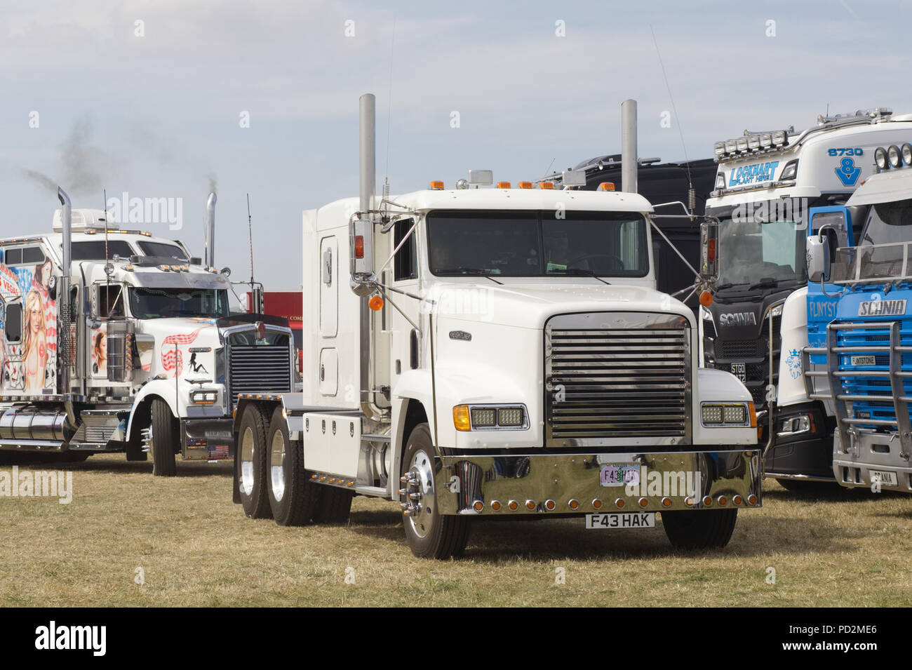 American lorries hi-res stock photography and images - Alamy