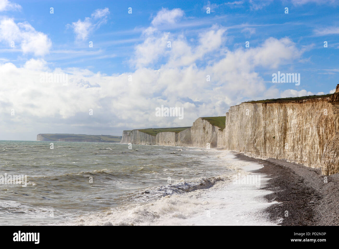 Seven sisters white chalk cliffs and birling gap beach hi-res stock ...