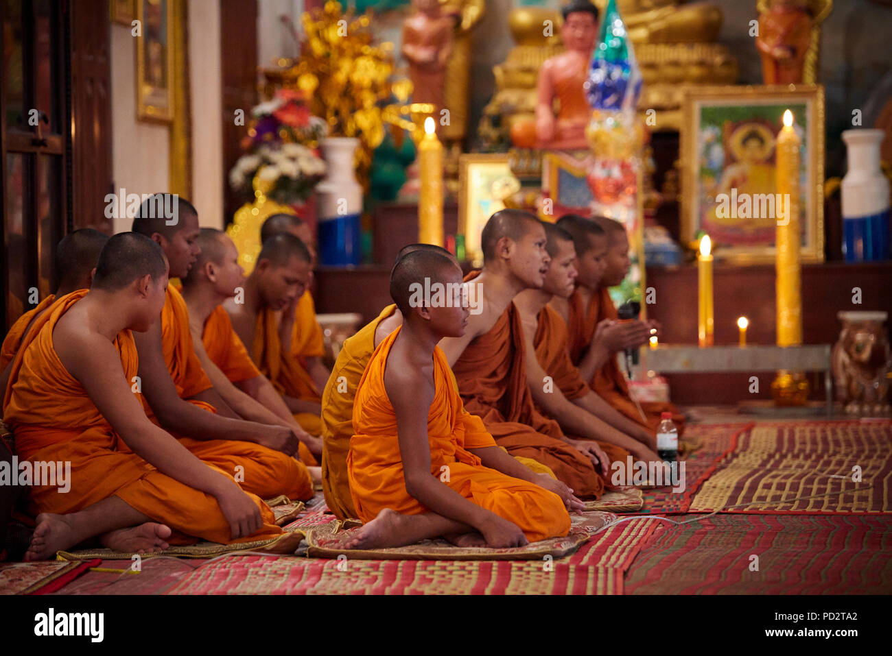 Zen monks meditating hi-res stock photography and images - Alamy