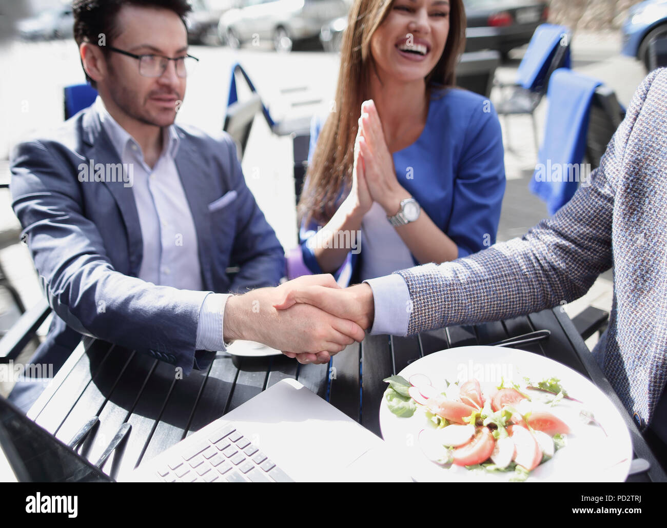 Women handshake restaurant hi-res stock photography and images - Alamy