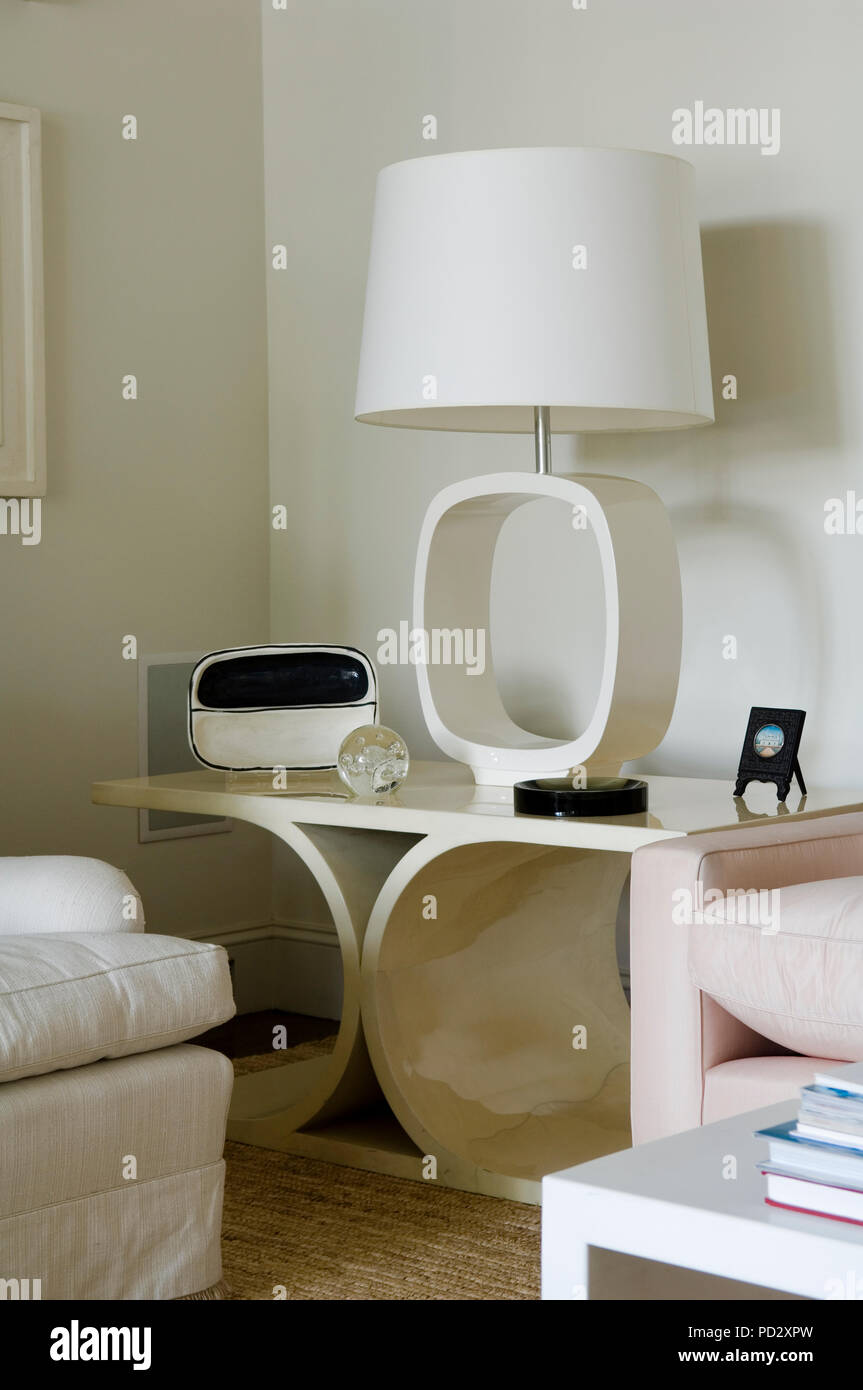 Retro style table and lamp Stock Photo - Alamy