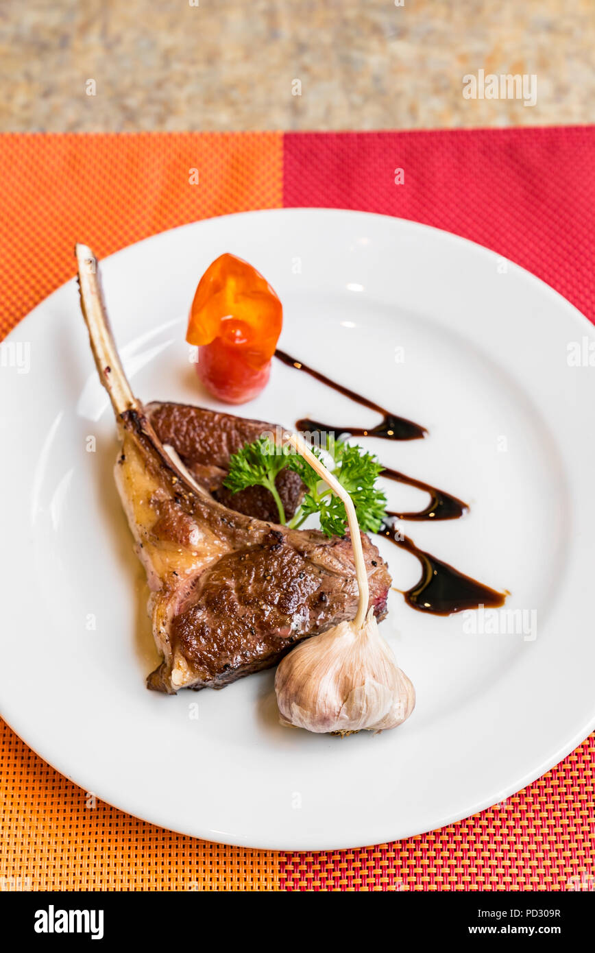 Grilled Lamb chop with garlic Stock Photo - Alamy