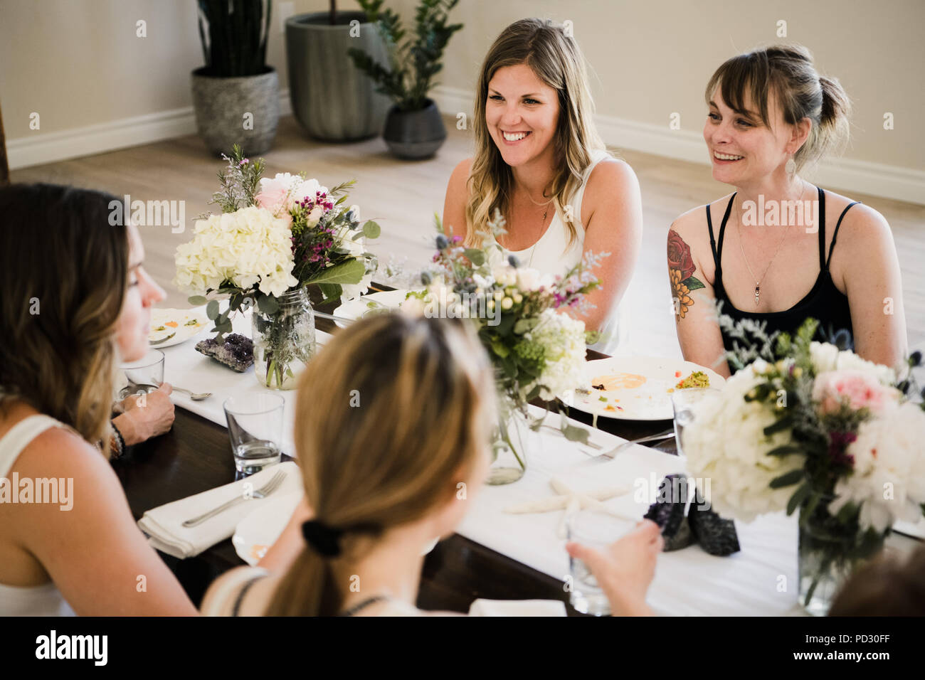 Women sitting dining table enjoying hi-res stock photography and images ...