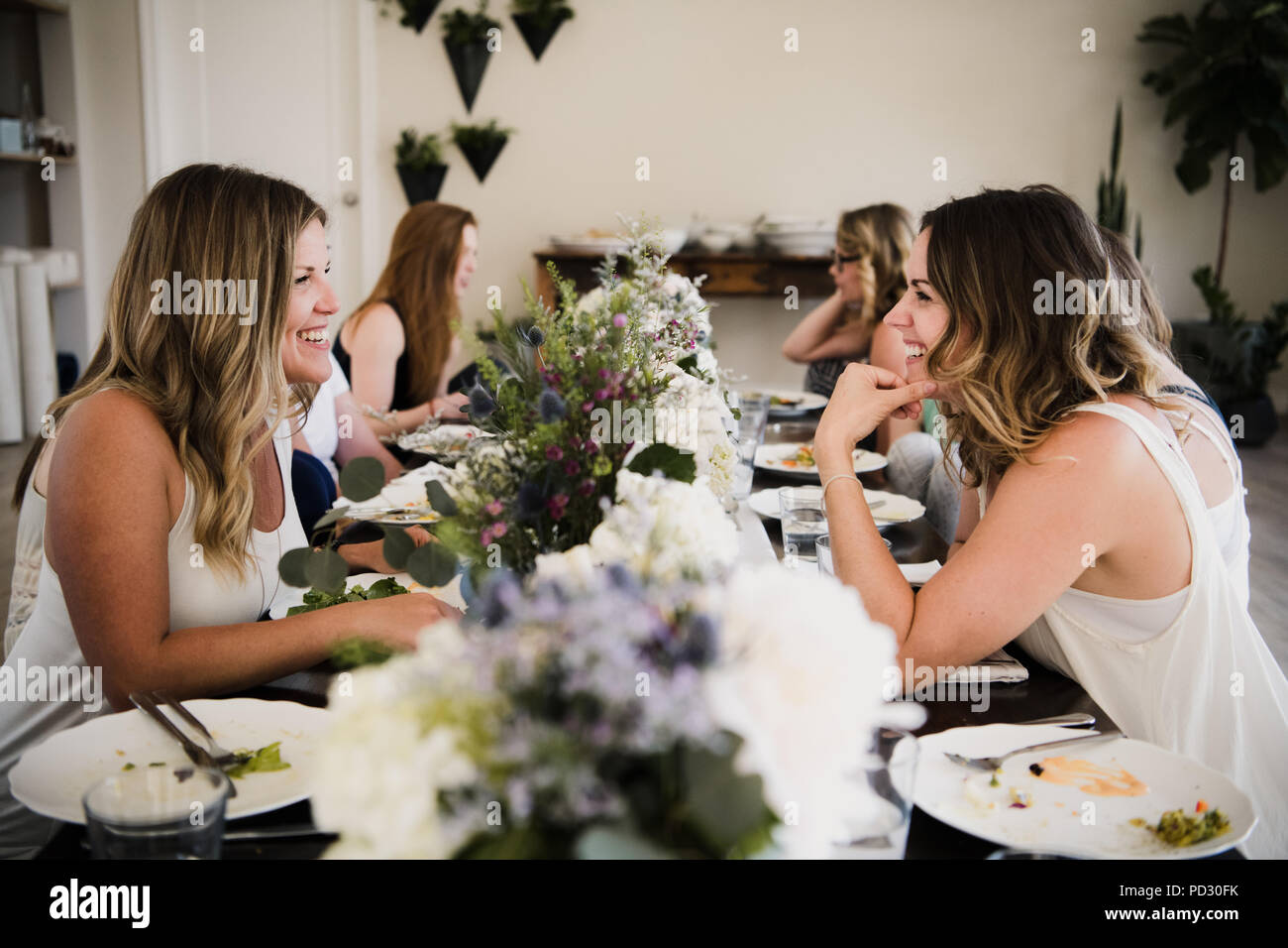 Women sitting dining table enjoying hi-res stock photography and images ...