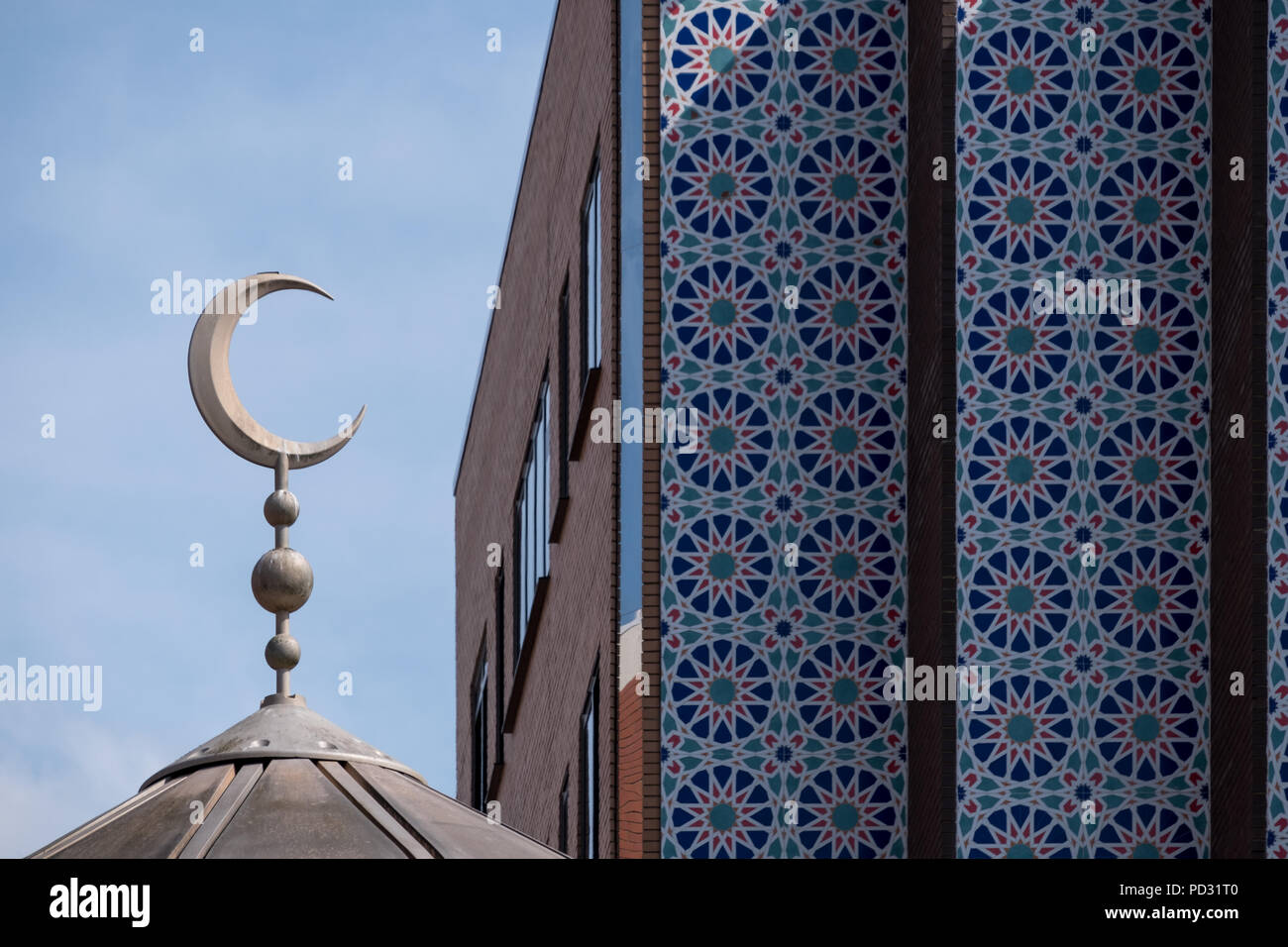 London Muslim Mosque Prayer
