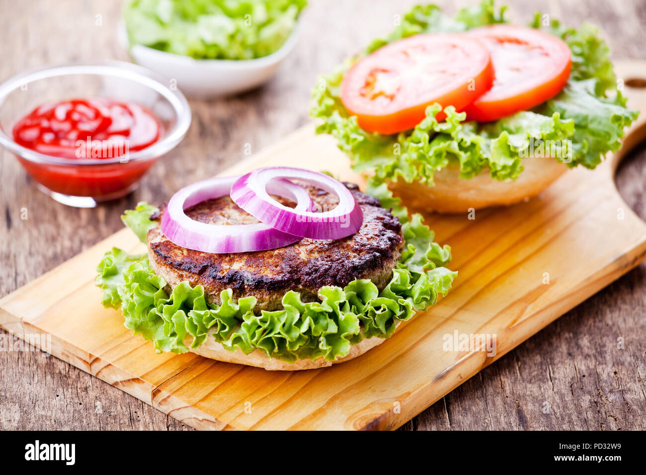 Homemade beef burger with lettuce and tomato Stock Photo - Alamy