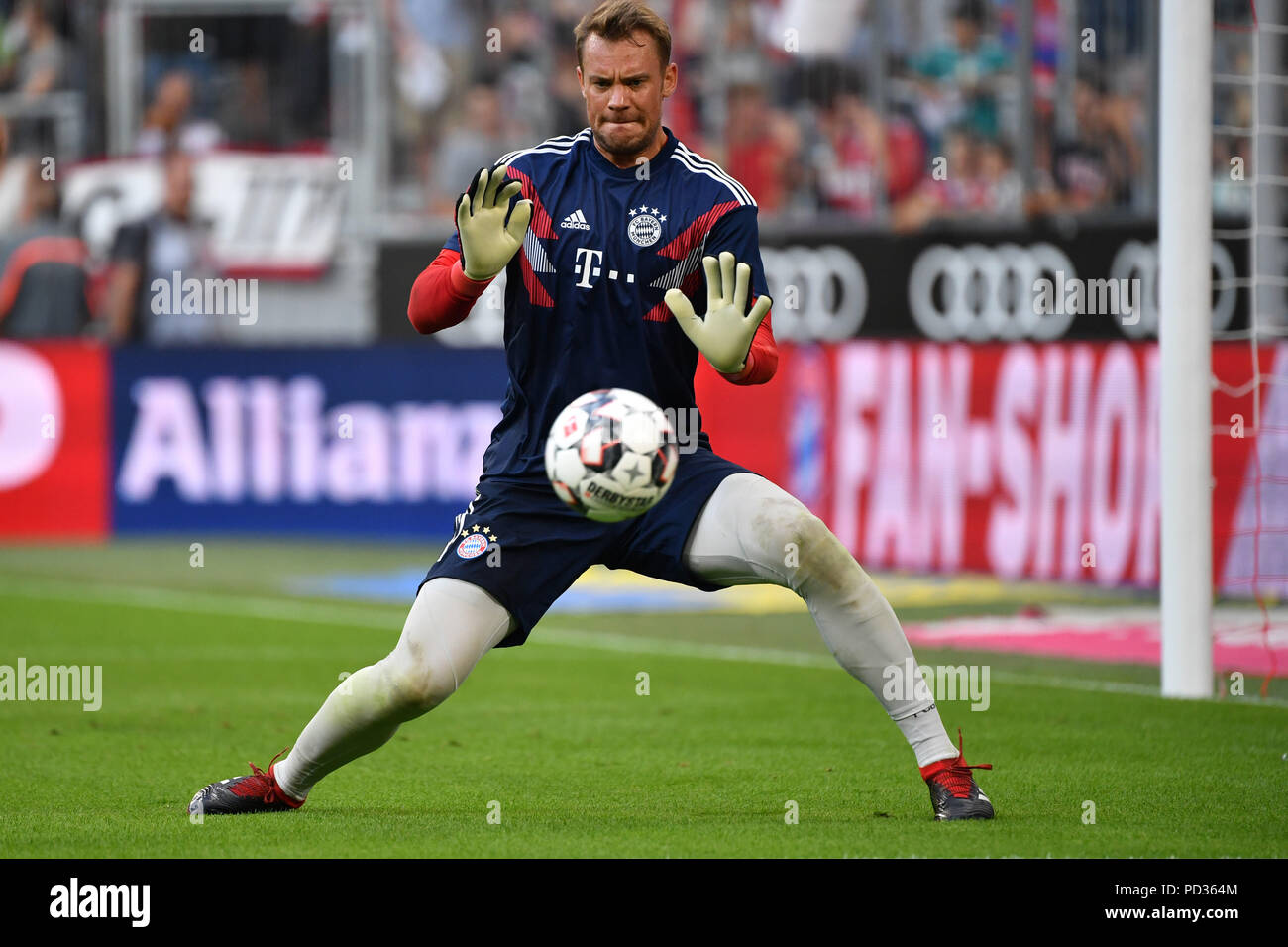 Manuel NEUER (goalkeeper FC Bayern Munich) while warming up, parade ...