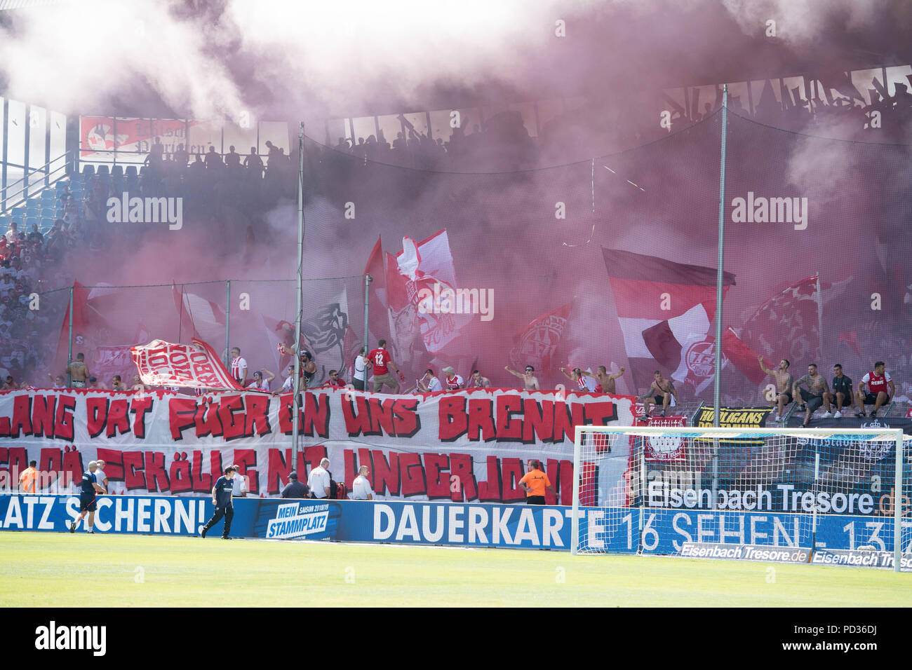 Bochum, Deutschland. 04th Aug, 2018. Pyrotechnics are lit in the ...