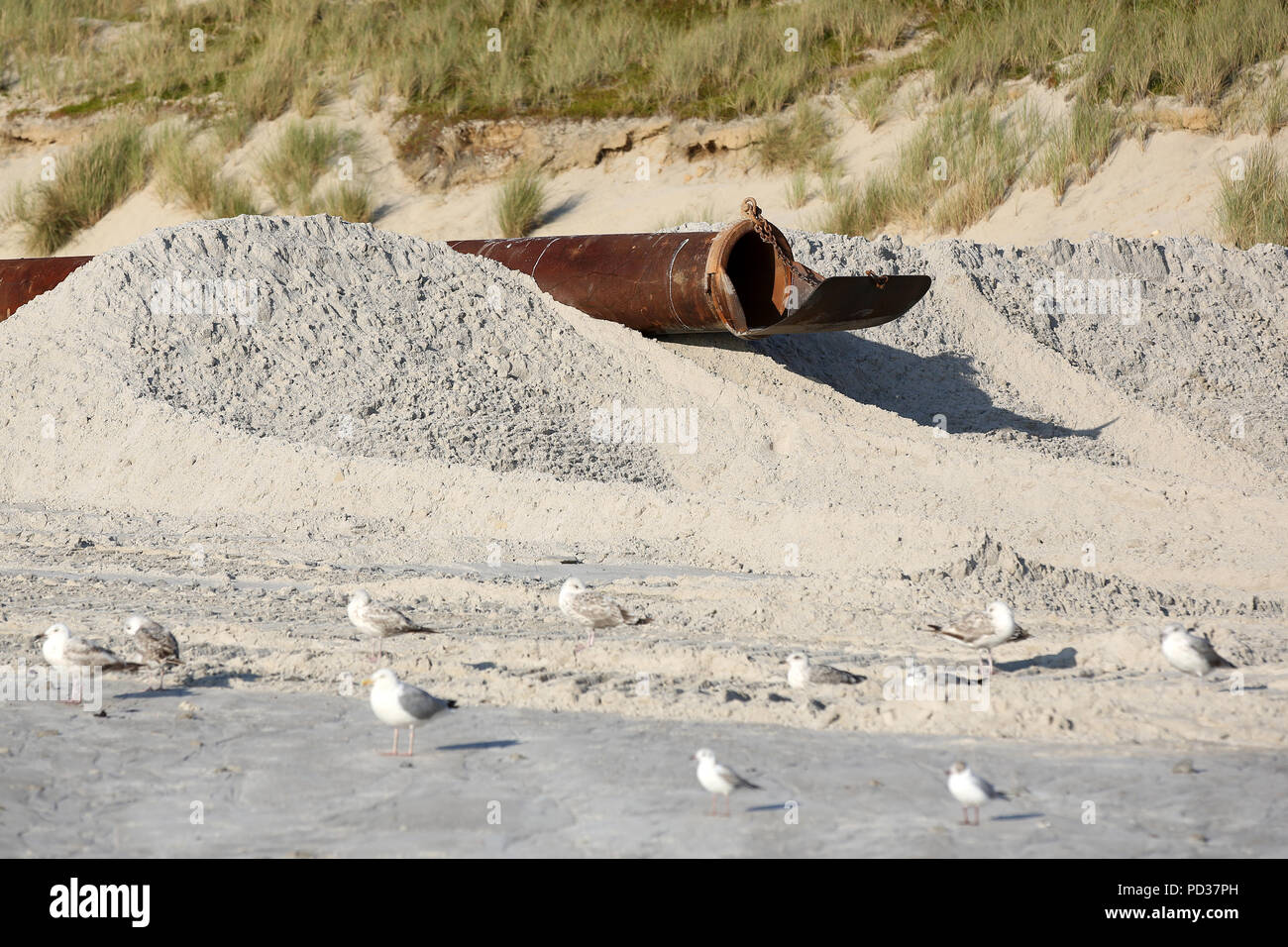 Sylt, Kampen, Germany. 03rd Aug, 2018. A large pipeline (a so-called ...