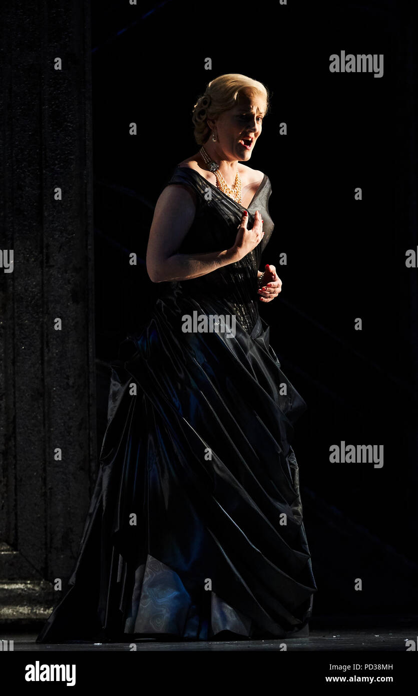 Ashley emma hi-res stock photography and images - Alamy