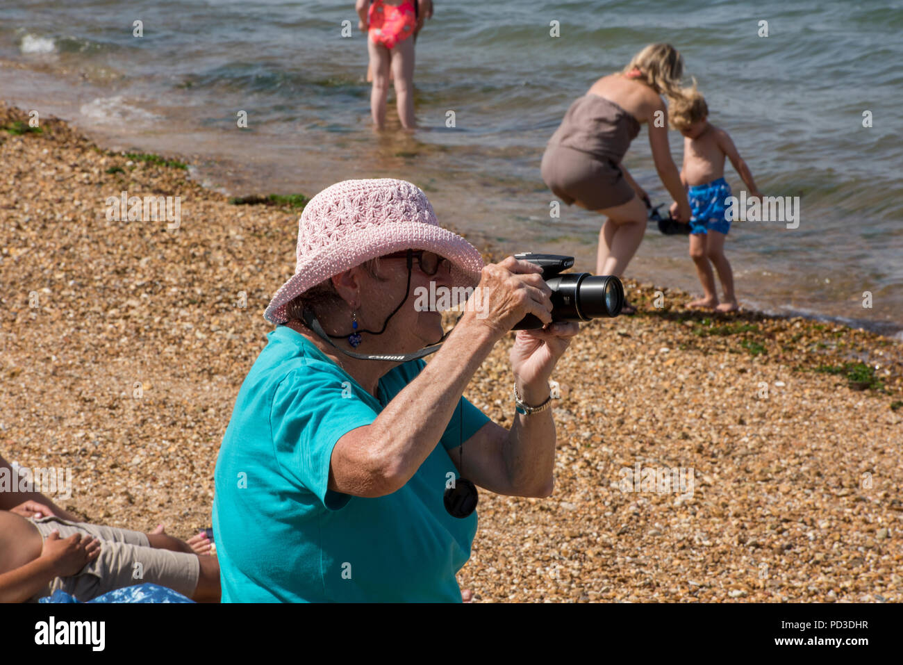Staying cool in hot weather hi-res stock photography and images - Alamy