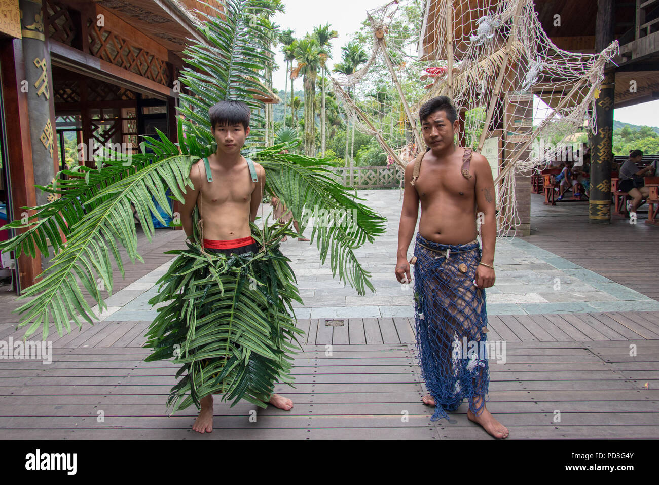 Sanya, Sanya, China. 7th Aug, 2018. Sanya, CHINA-People of Li and Miao ...