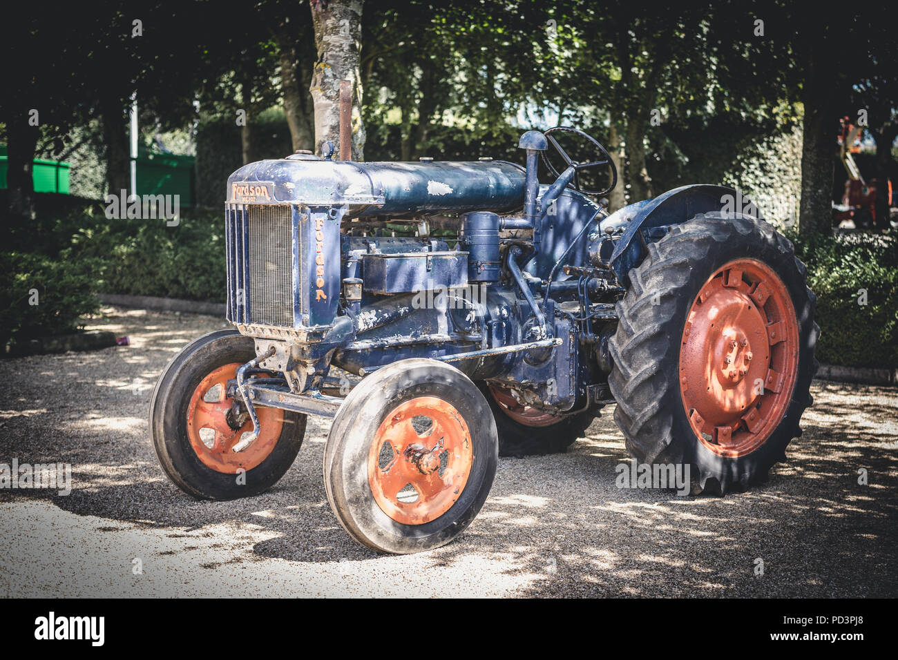Racing tractor hi-res stock photography and images - Alamy