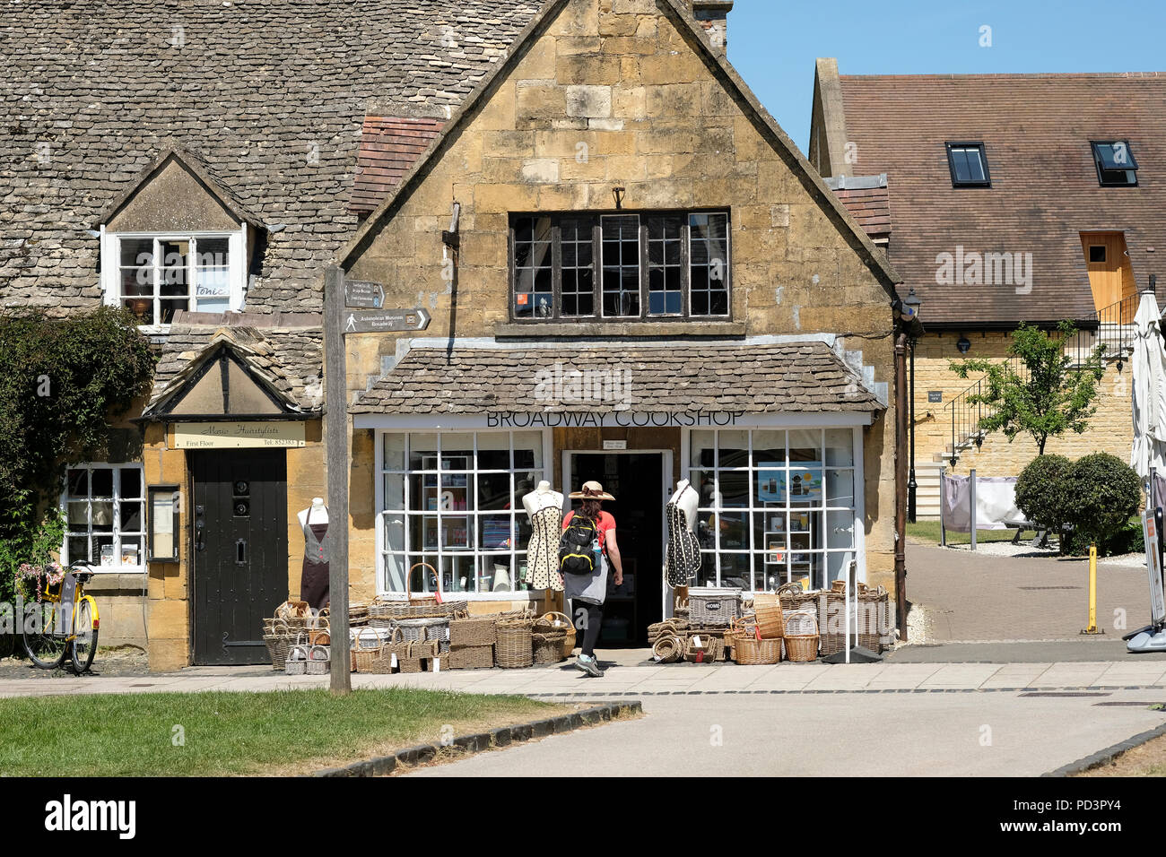 Independent stores hi-res stock photography and images - Alamy