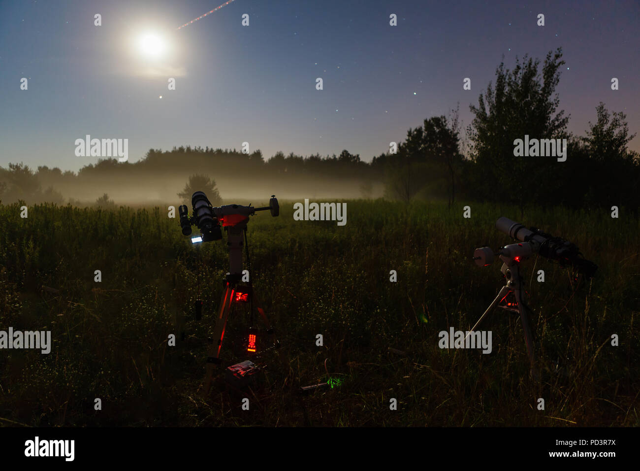 Watching and taking pictures of Moon full eclipse and Mars perigee ...