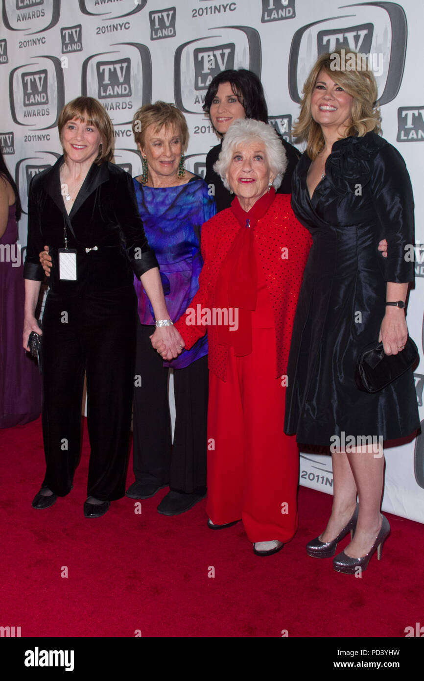 Geri Jewell. Cloris Leachman, Nancy McKeon, Charlotte Rae and Lisa ...