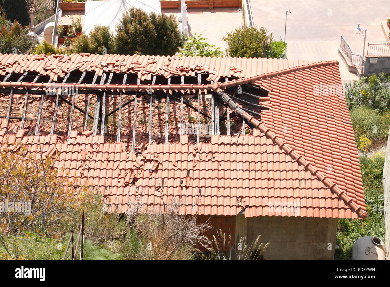 Roof ruin, Broken roof with roof tiles and roof beams, Taormina ...