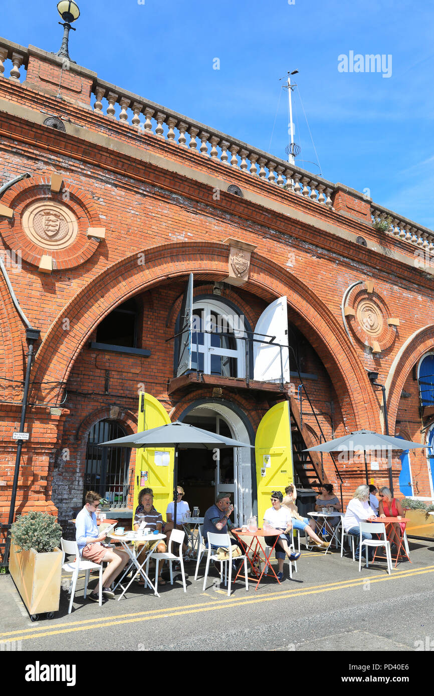 Ramsgate arch cafe hi-res stock photography and images - Alamy
