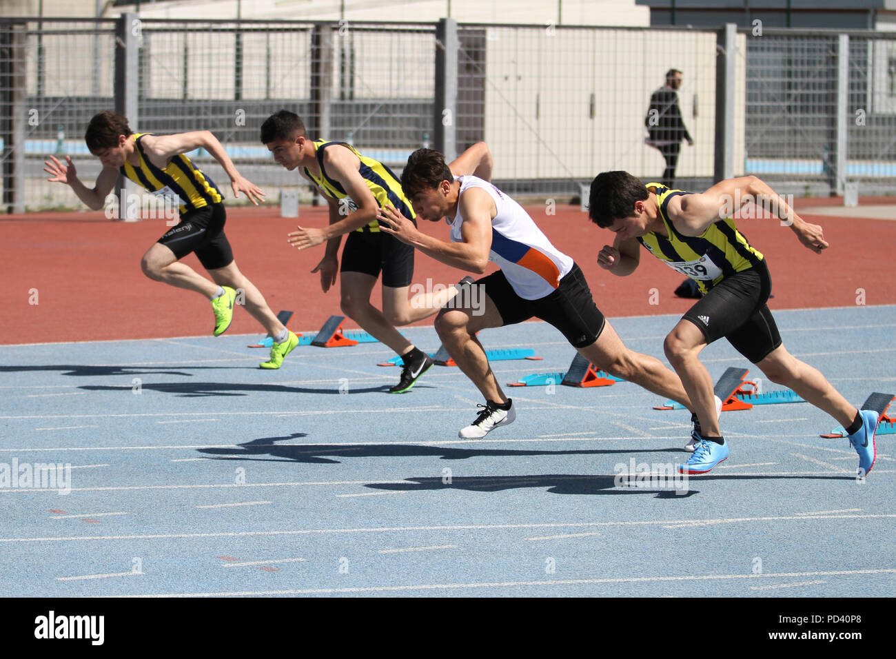 Running 100 meters hi-res stock photography and images - Alamy