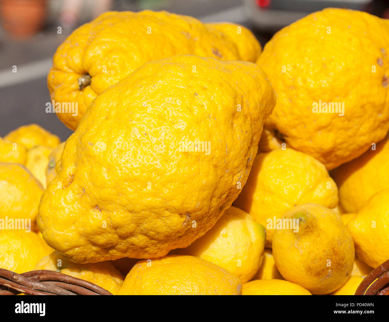 Fresh yellow Lemons Stock Photo - Alamy