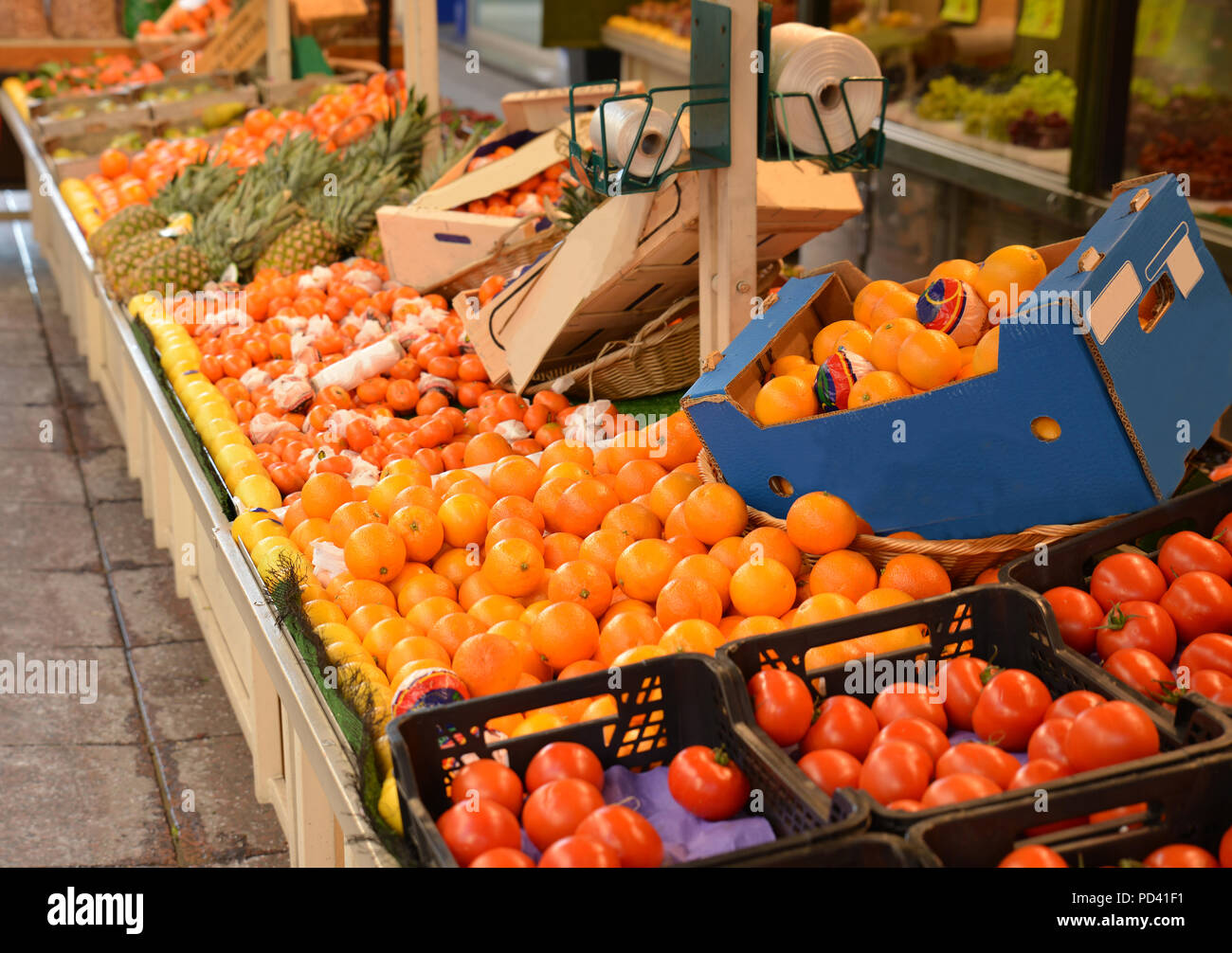 Paris fruit vegetables hi-res stock photography and images - Alamy