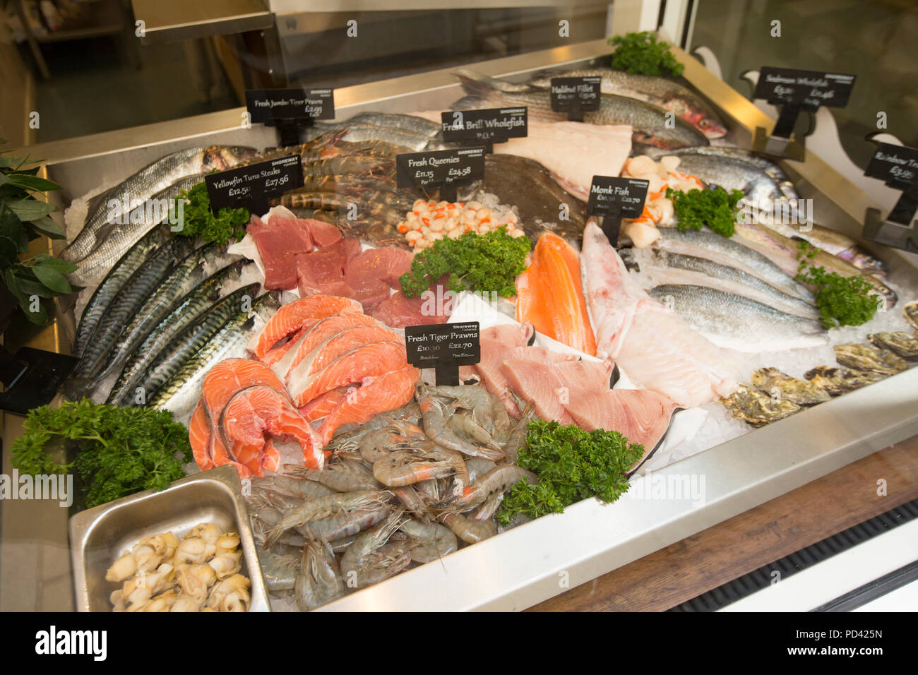 Display fresh seafood fishmongers hi-res stock photography and images ...