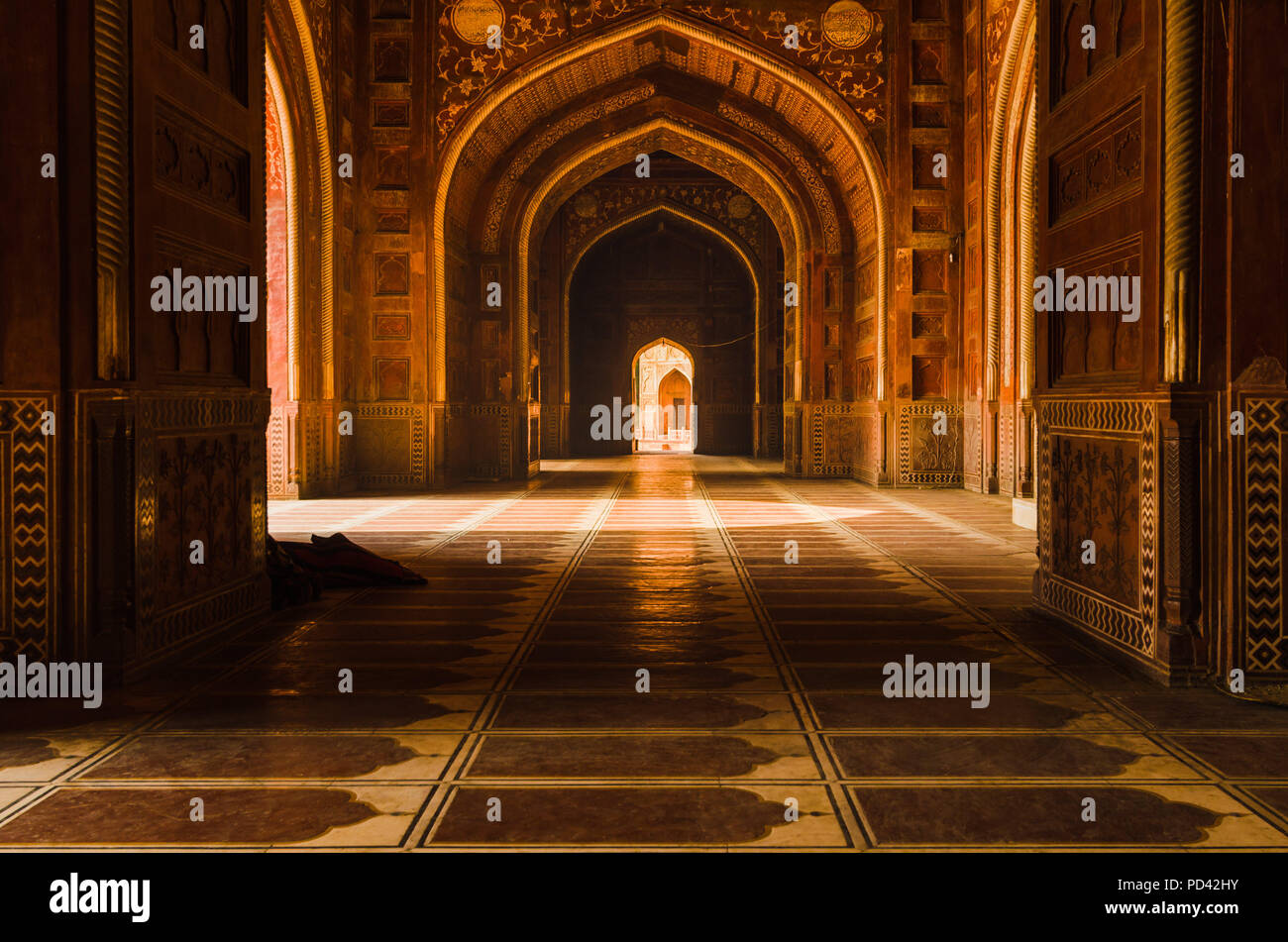 Decorated corridors and hallways in the Taj Mahal main mosque, Agra ...