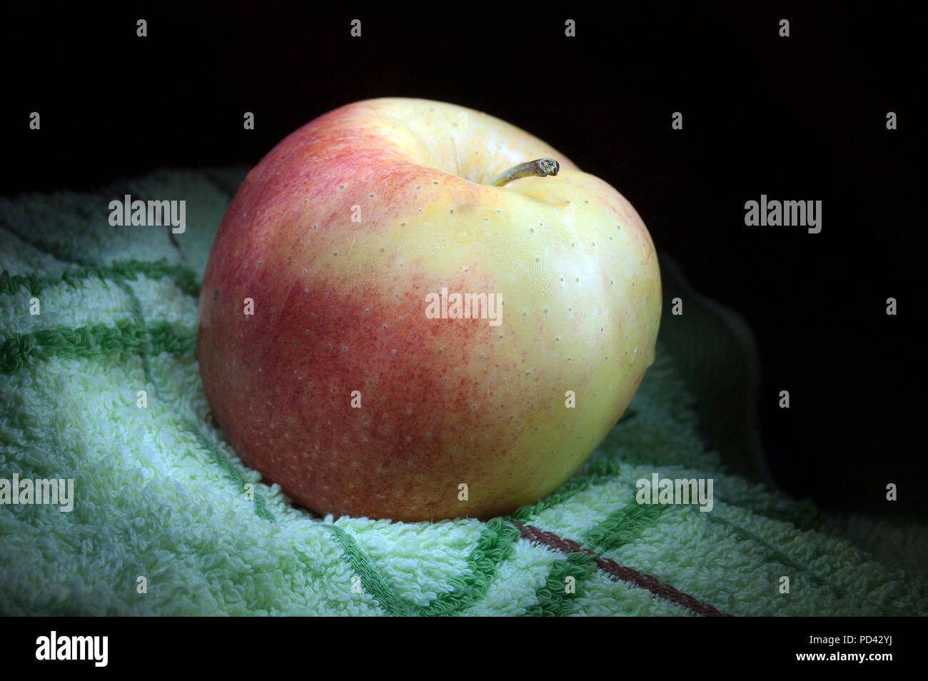 Darck food hi-res stock photography and images - Alamy