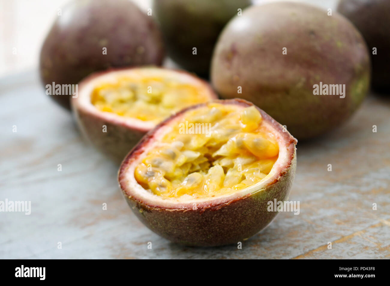 preparing passion fruit Stock Photo - Alamy