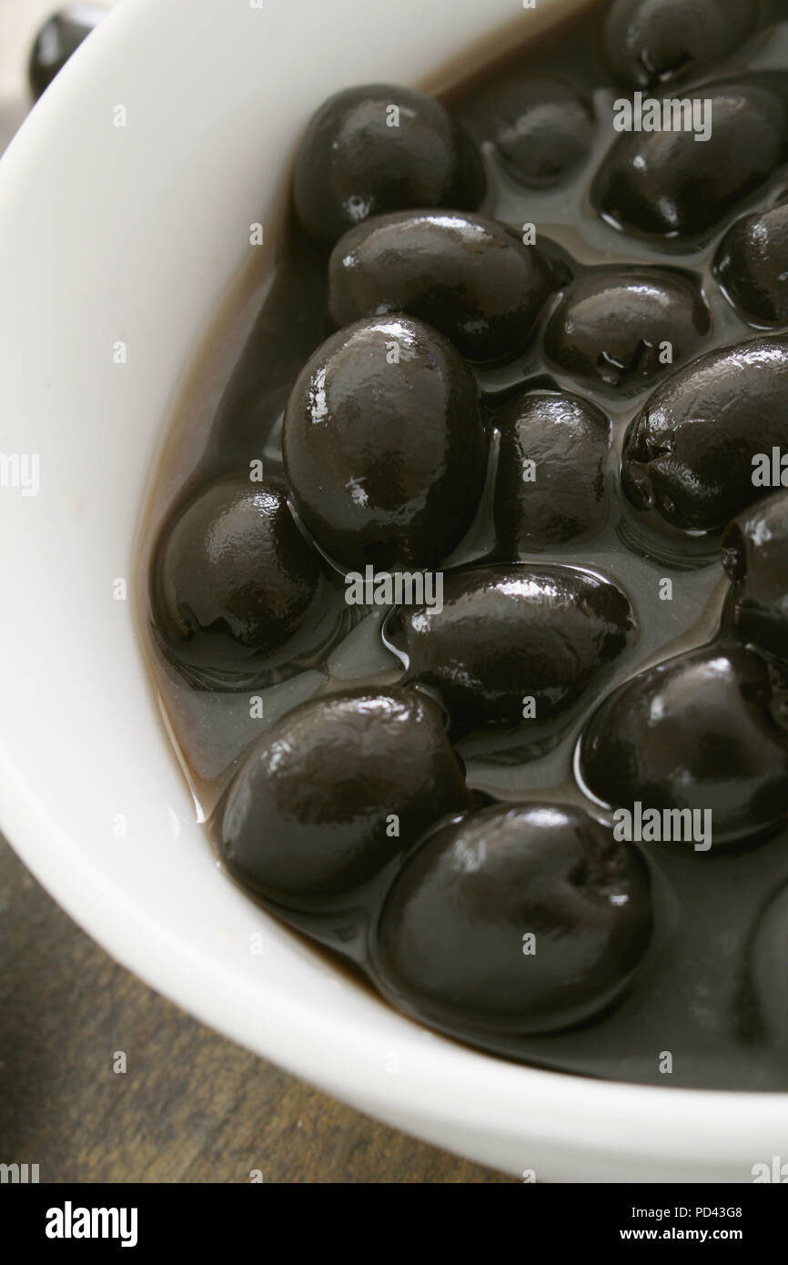 Black olives in serving dish hi-res stock photography and images - Alamy
